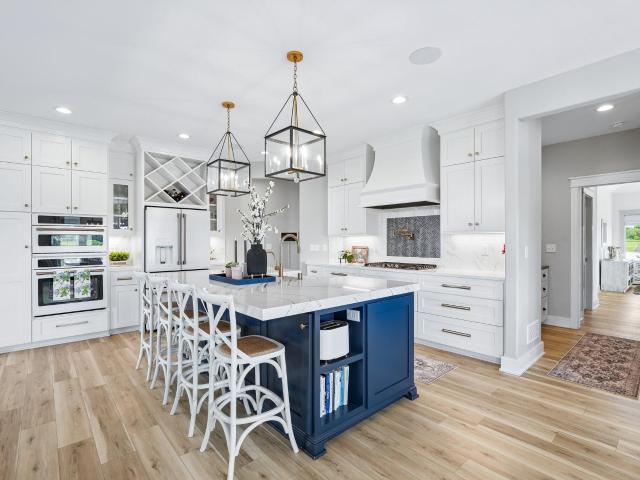 560 Cedar Ln