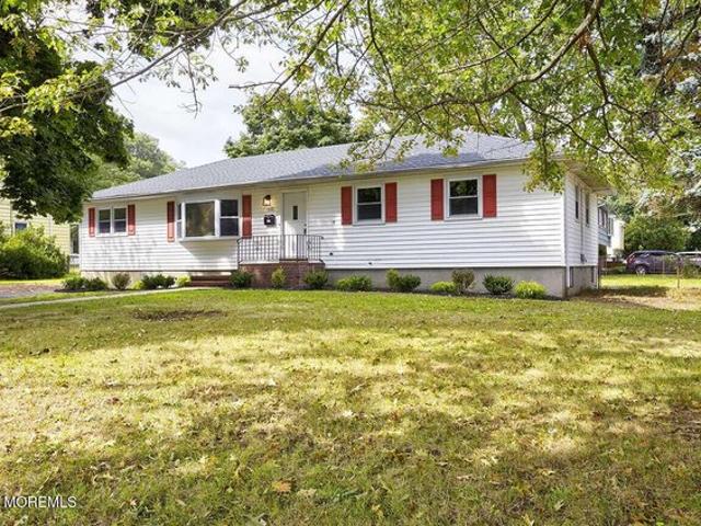 560 Garrett Hill Blvd, Belford, NJ 07718