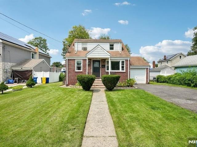 560 Glenwood Ave, Teaneck, NJ 07666