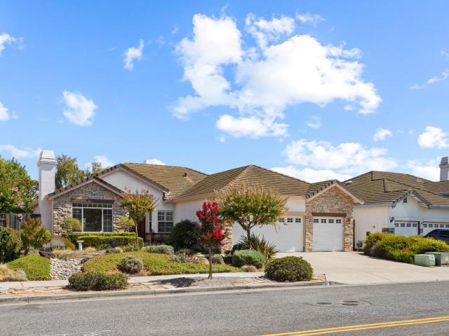 560 Diana Avenue