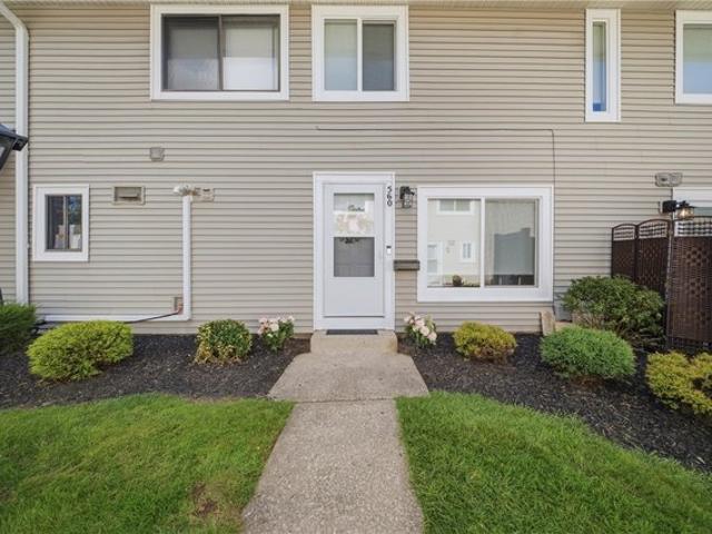 560 Eastbrooke Ln, Rochester, NY 14618
