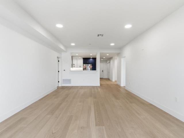 560 El Camino Real 207