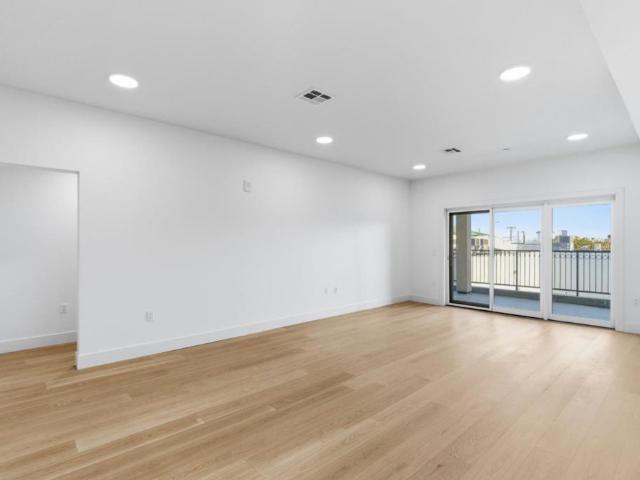 560 El Camino Real 207