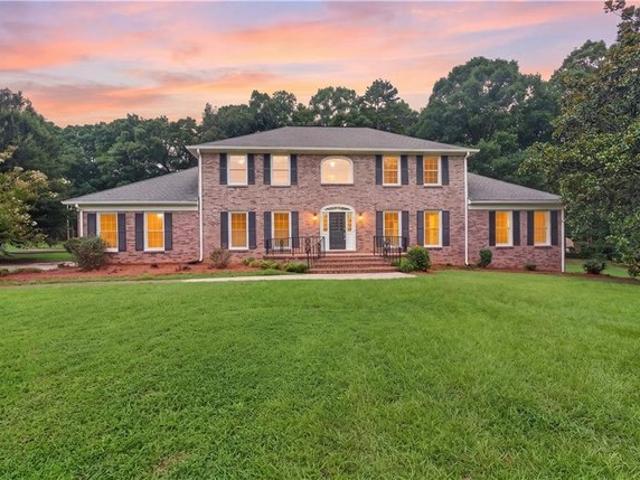 560 Hawthorne Dr, Fayetteville, GA 30214