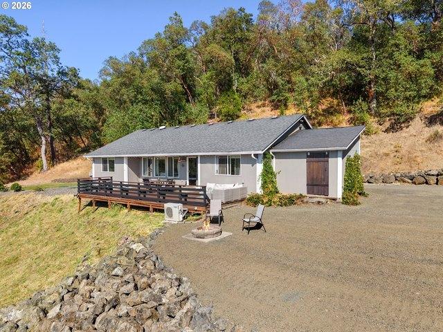 560 Hagle Ln, Roseburg, OR 97470