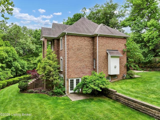 560 N Hubbards Ln