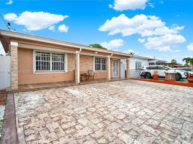 560 NW 57th Ct, Miami, FL 33126
