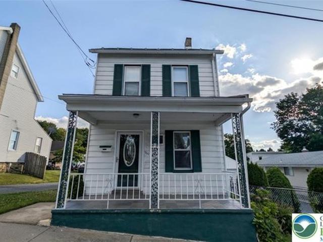 560 S Benner Ave, Fountain Hill, PA 18015