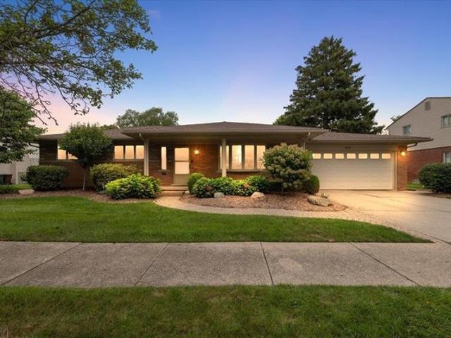 560 S Rosedale Ct, Grosse Pointe, MI 48236