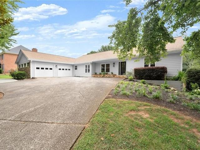 560 Saddle Creek Cir, Roswell, GA 30076