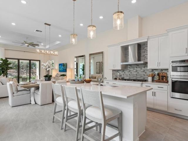 560 SE Fascino Cir, Port Saint Lucie, FL 34984