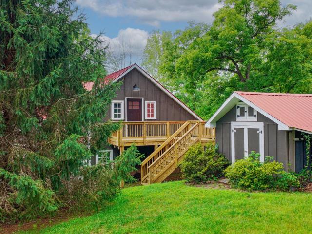 560 Richmond Road