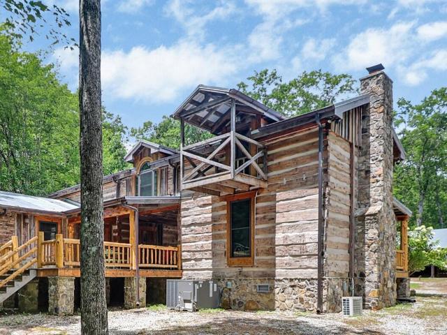 560 Ridgetop