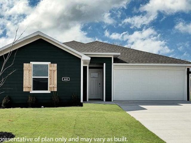 560 Riggs St, Prairie Grove, AR 72753