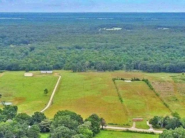 560 W Farm Road 71, Mount Pleasant, TX 75455