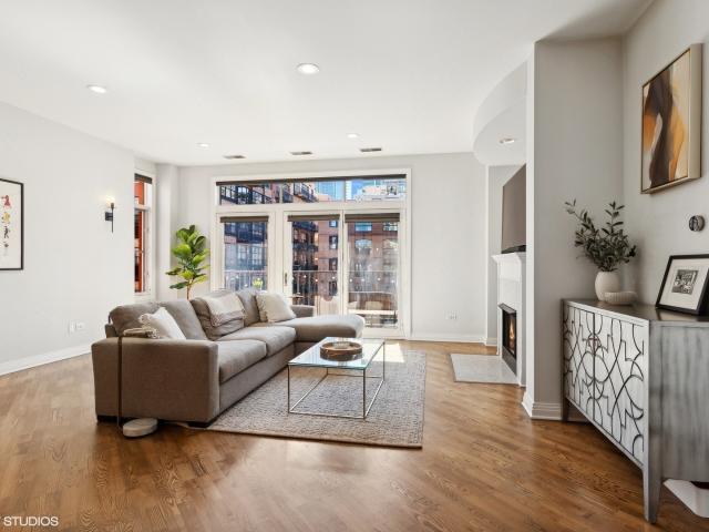 560 W Fulton Street # 506