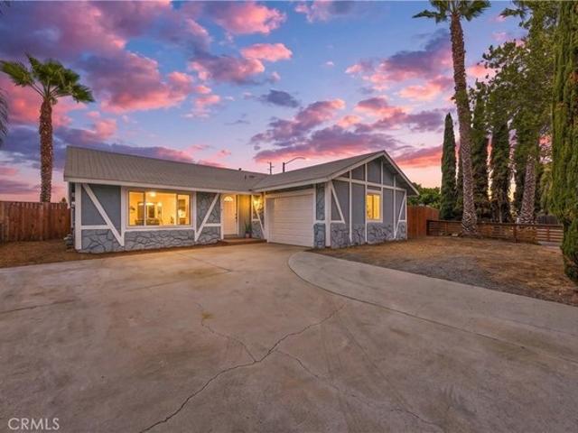 560 W Los Angeles Dr, Vista, CA 92083