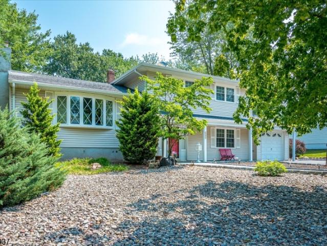 560 Wakefield Dr