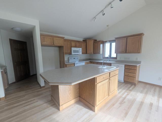 5614 N Vista Lane