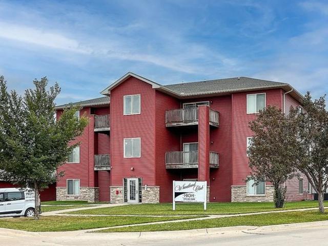 5615 Muirfield Dr SW, Cedar Rapids, IA 52404