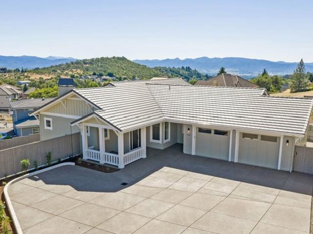5615 Autumn Park Dr, Medford, OR 97504