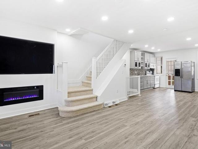 5615 Ridgewood St, Philadelphia, PA 19143