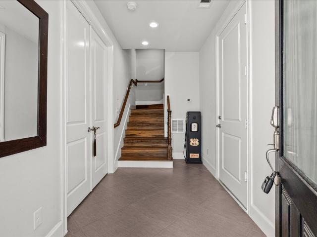 5616 Cohn Ter, Houston, TX 77007 | MLS #10259 | Compass