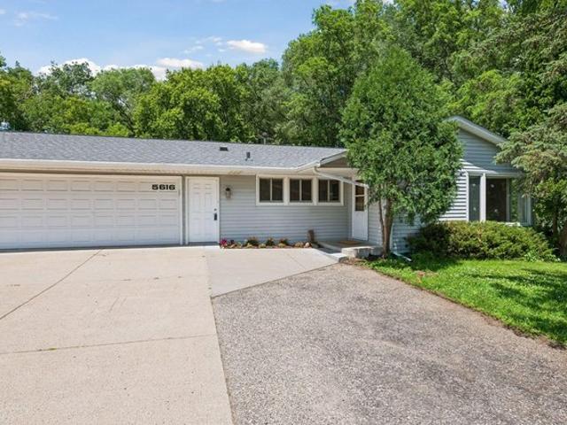 5616 W 78th St, Edina, MN 55439