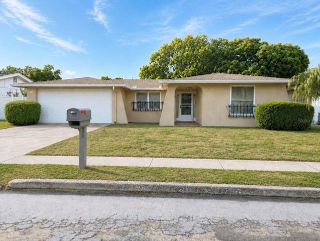 5617 Canosa Dr, Holiday, FL 34690