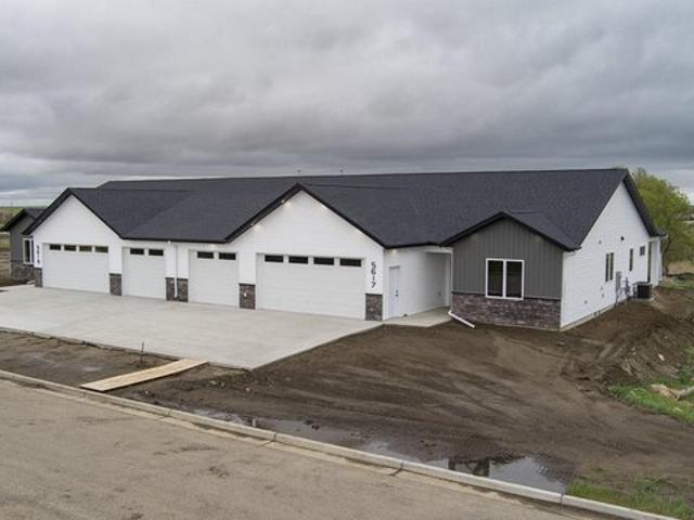 5617 Halverson Ave, Bismarck, ND 58503