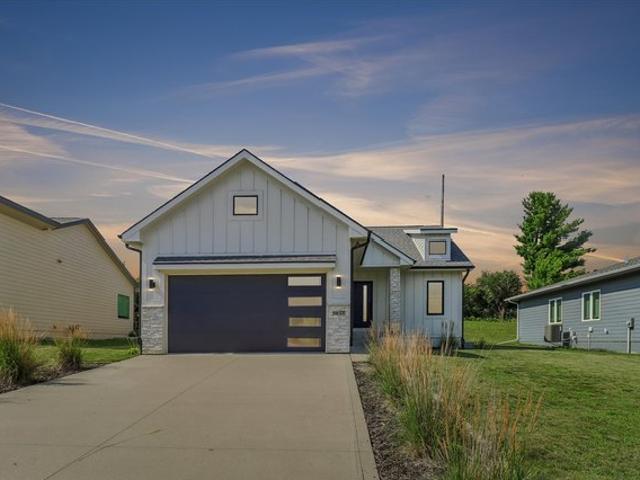 5617 Wolcott Cir, Des Moines, IA 50321