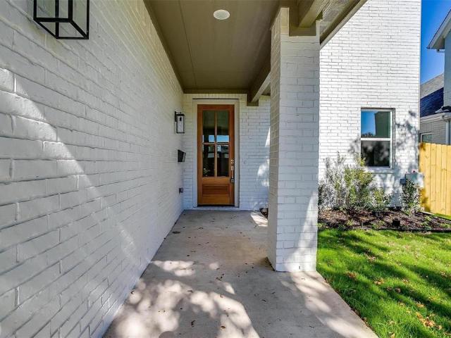 5618 Oaks Lane