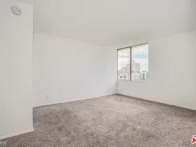 56199083 2170 Century Hl #1008