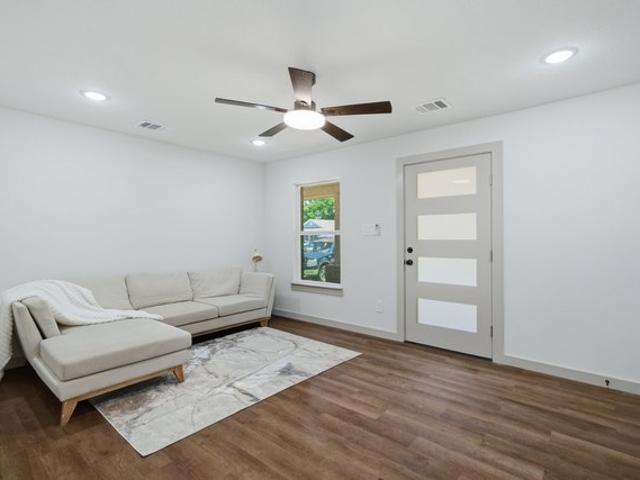 5610 Calloway St, Sansom Park, TX 76114