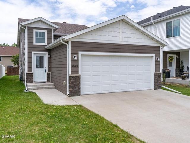 5610 Lou Ann St, Grand Forks, ND 58201