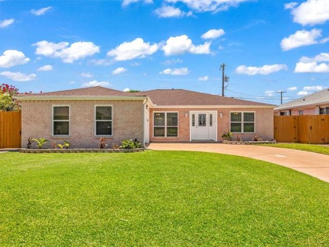 5611 Palm Cir, Galveston, TX 77551