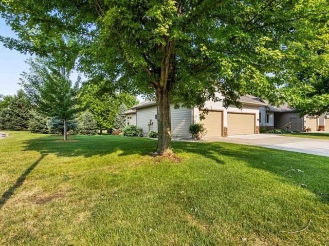 5611 S Shadow Wood Pl, Sioux Falls, SD 57108