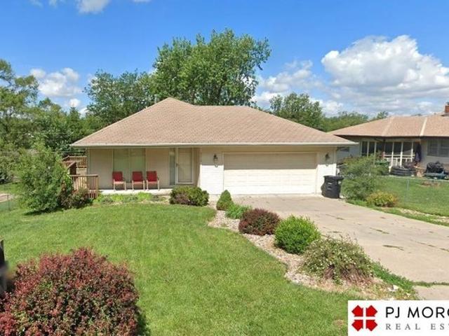 5612 S 50th St, Omaha, NE 68117