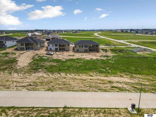 5613 N 199th St, Elkhorn, NE 68022
