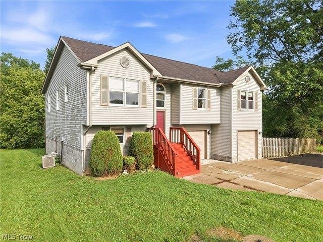5613 Pierce Rd NW, Warren, OH 44481