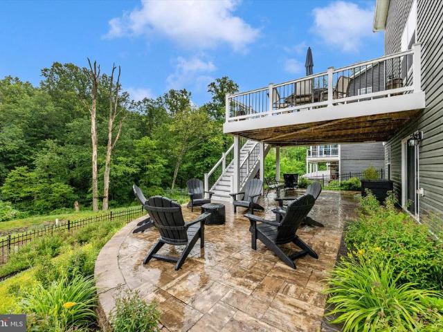 5613 Zoe Lane