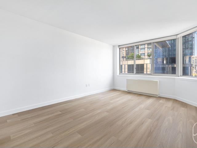 561 10th Avenue 19G