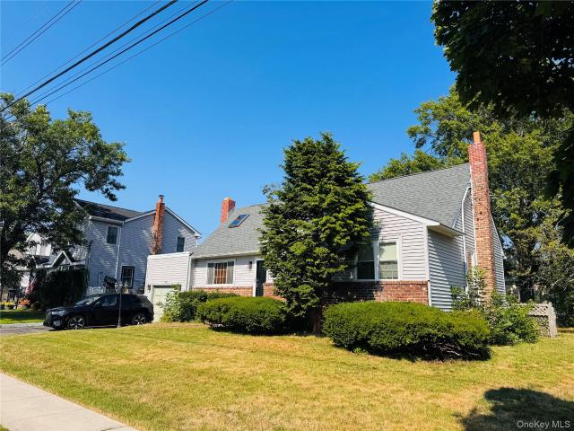 561 Center Dyre Avenue