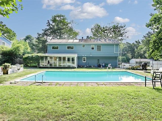 561 Babbling Brook Ln, Valley Cottage, NY 10989
