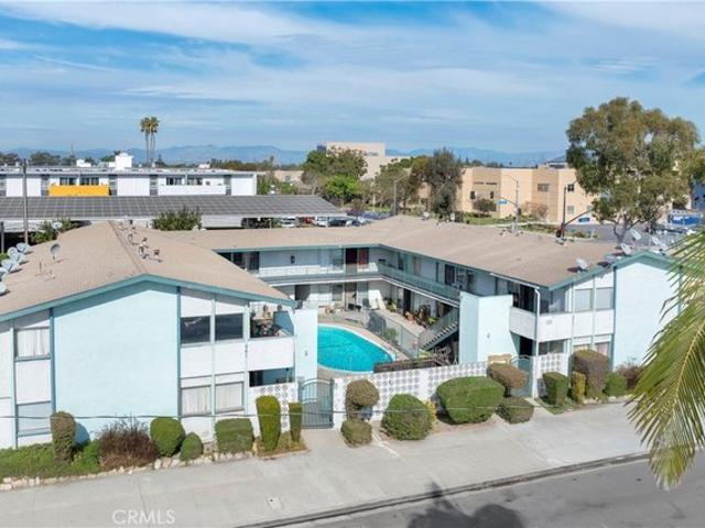 561 E 64th St, Long Beach, CA 90805