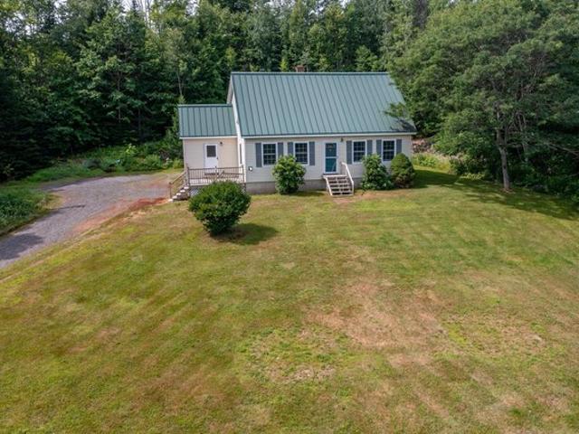 561 Ft Knox Rd, Prospect, ME 04981