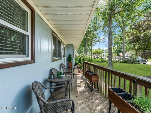 561 Oakhollow Lane