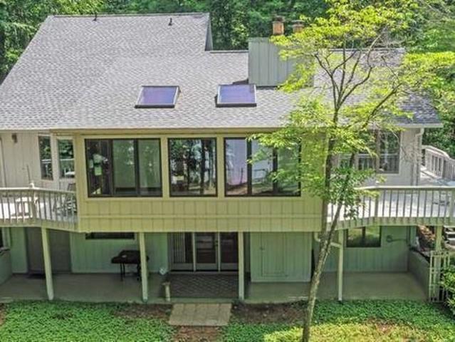 561 Long View Dr, Hiawassee, GA 30546