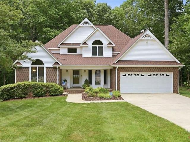 561 Mason Knoll Dr, Winston Salem, NC 27127