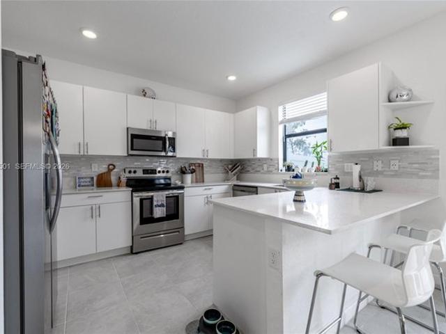 561 NW 204th St, Miami Gardens, FL 33169